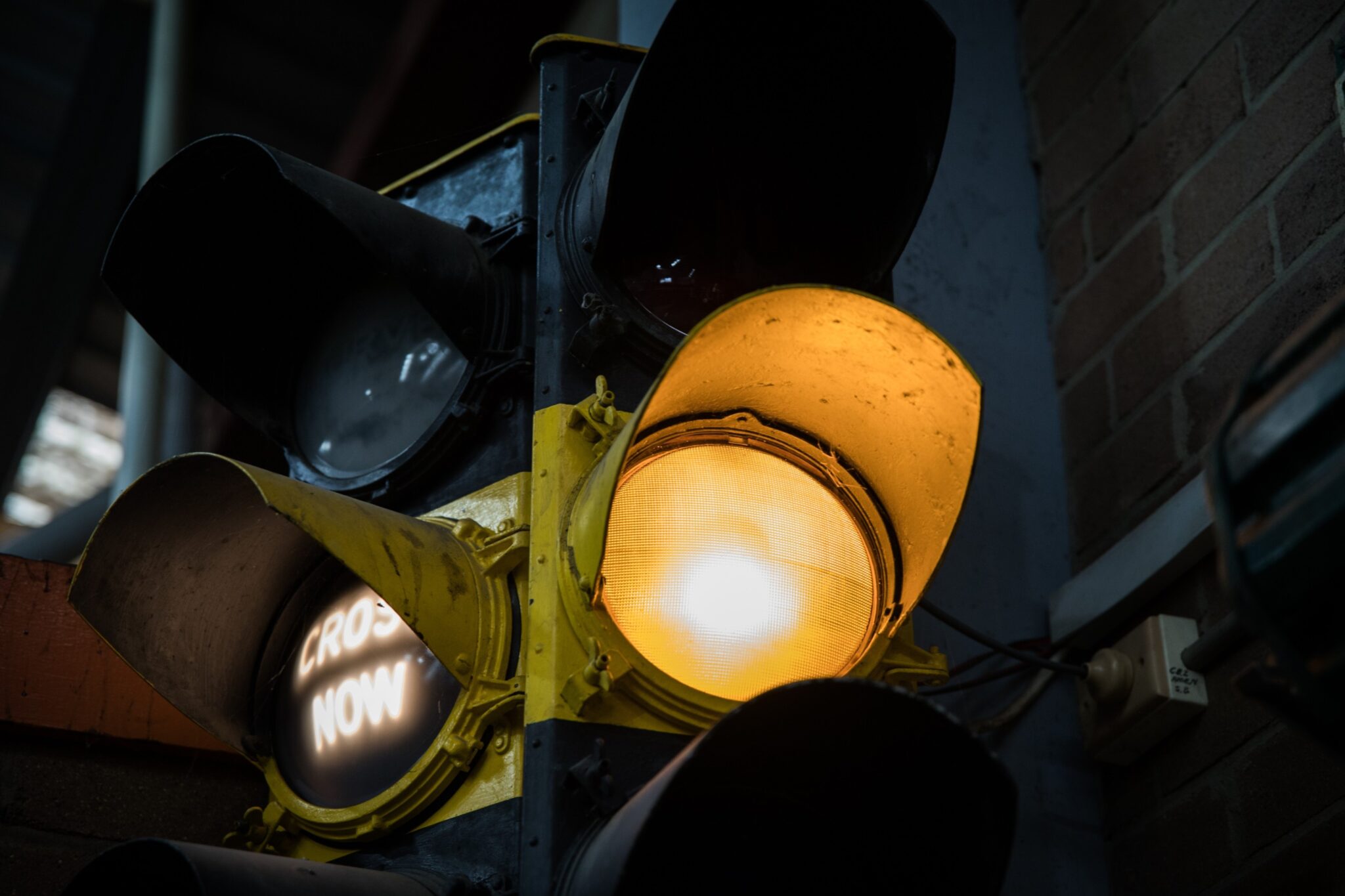 IS IT ILLEGAL TO RUN A YELLOW LIGHT IN MISSOURI? - YELLOW LIGHT